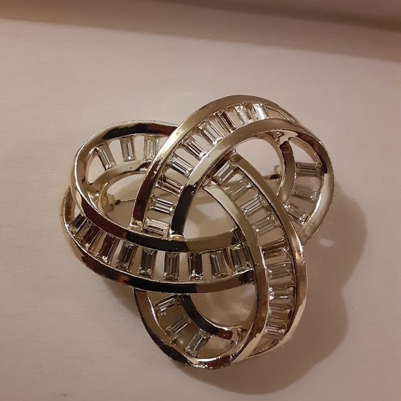 Hattie Carnegie | Jewelry | Vintage Hattie Carnegie Signed Large Celtic ...